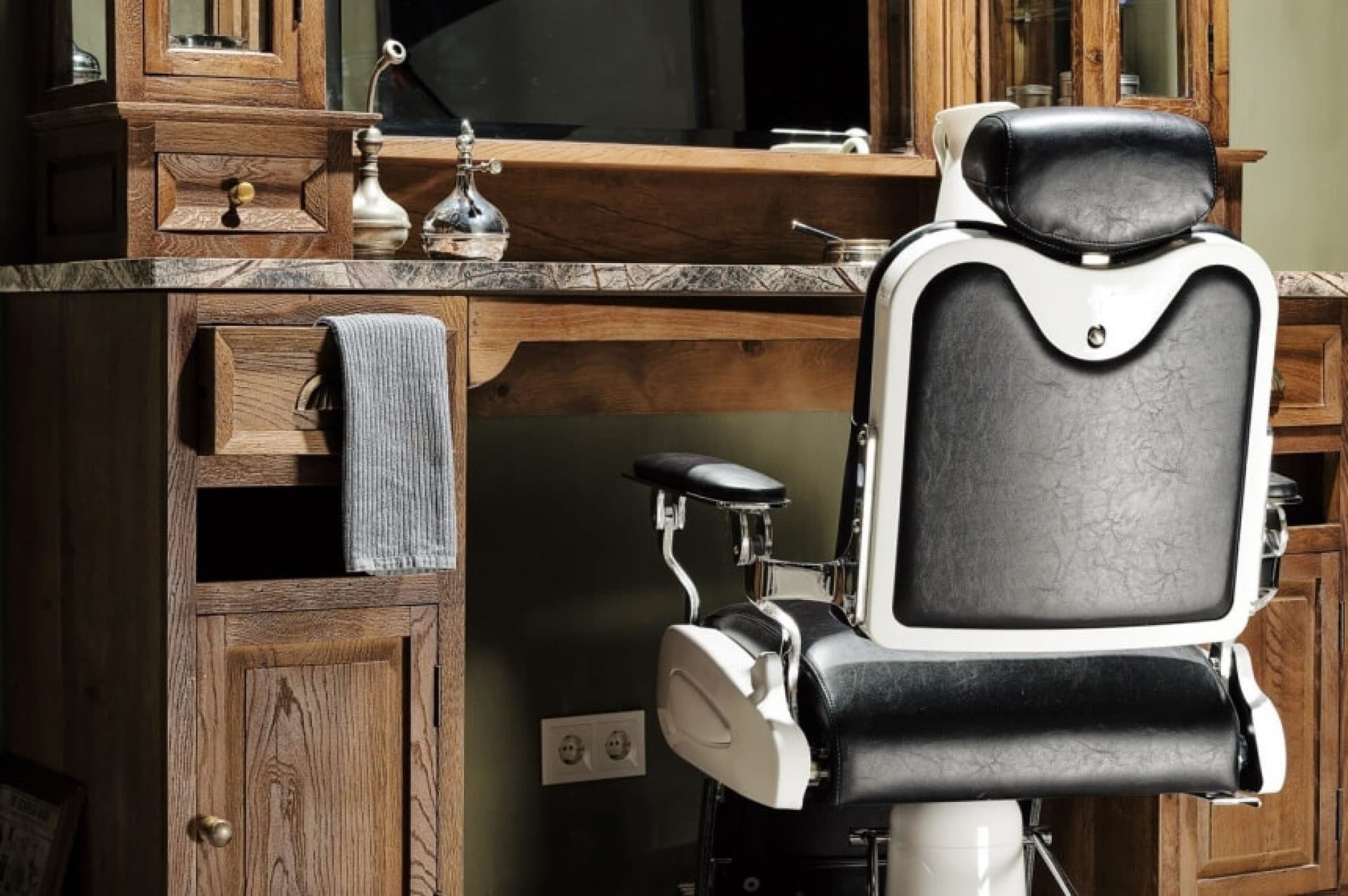 10 Best Barber Chairs (Winter 2024) – Which One to Buy?